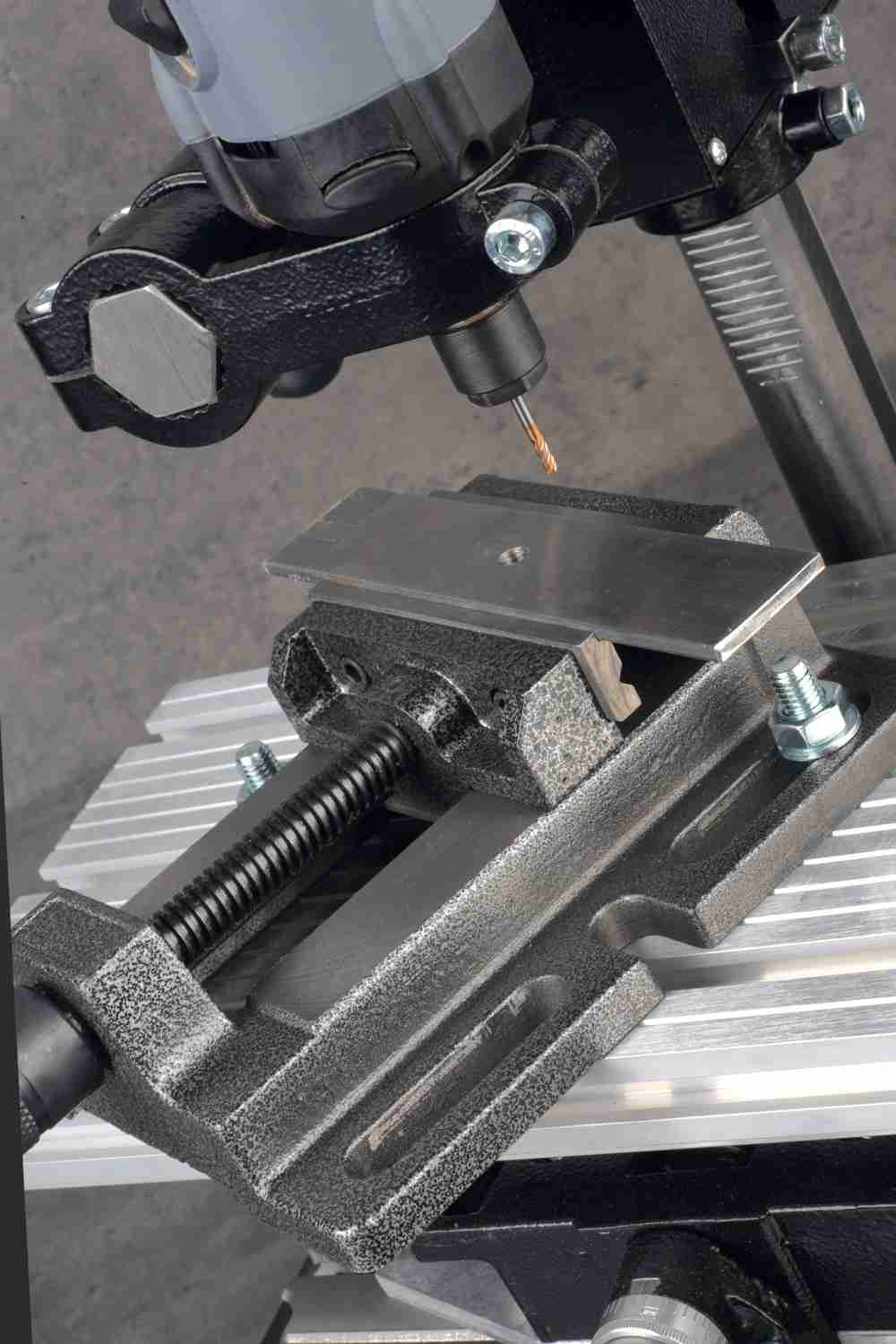 Wabeco Bohr-/Fräsständer BF1243 mit Koordinatentisch K400 und Maschinenschraubstock 40527