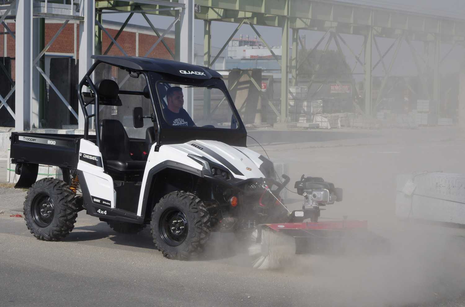 Quadix Utility-Terrain-Vehicle (UTV) Trooper 900